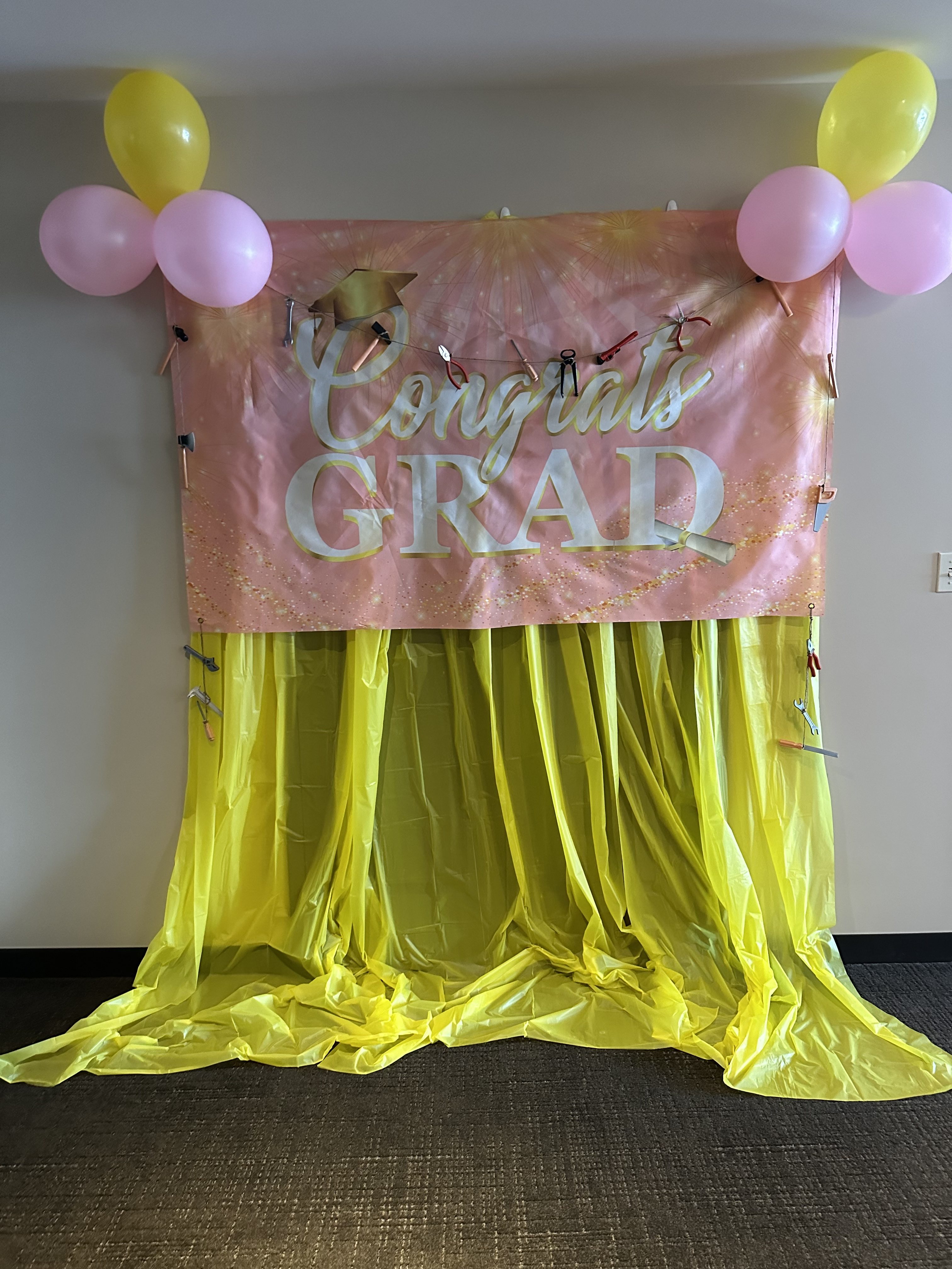 Graduation backdrops 2023, easy & simple backdrops! - The Mainechica